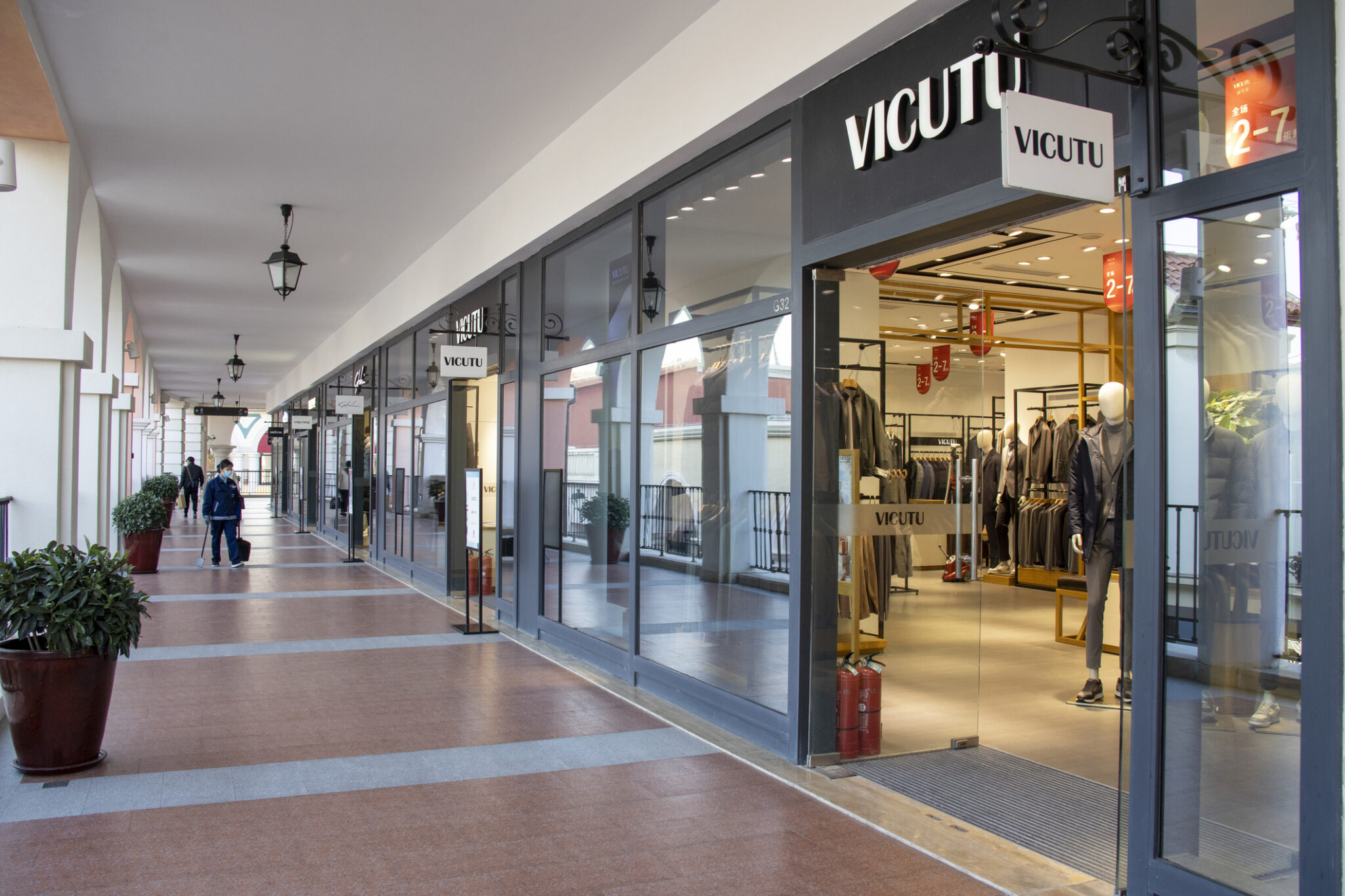 Copy & Paste! The Internet Can’t Enough Of The Mini-Me Vibes Between ...